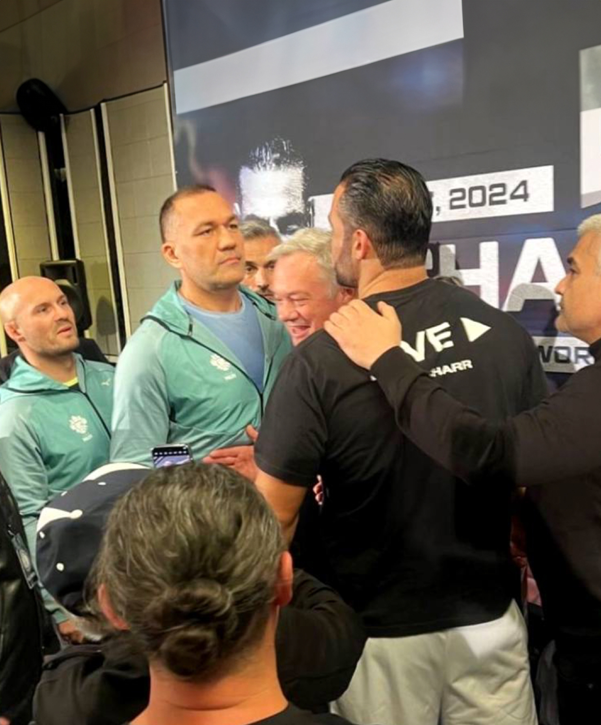 Charr and Pulev Make Weight Ahead of Title Clash - Ready To Fight