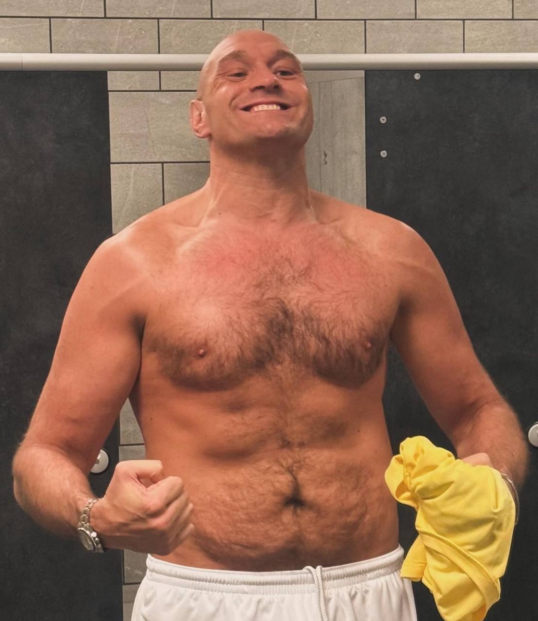 Fury Displays Physical Form Ahead of Usyk Fight - Ready To Fight