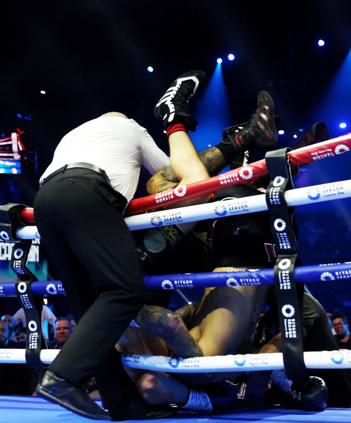 Whittaker Unable to Continue Fight with Cameron, But Doesn’t Lose ...