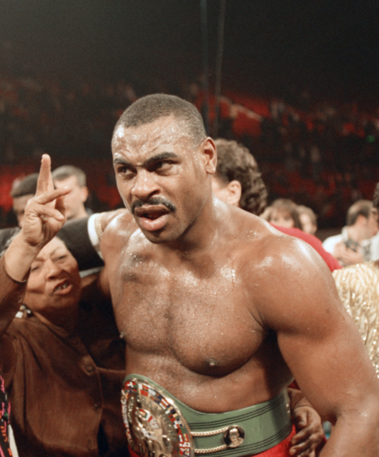 59-Year-Old Former Lewis Opponent Returns to Boxing with Knockout ...